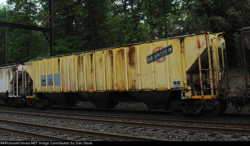 MWCX 462773 Ex CNW Hopper on Q418-08